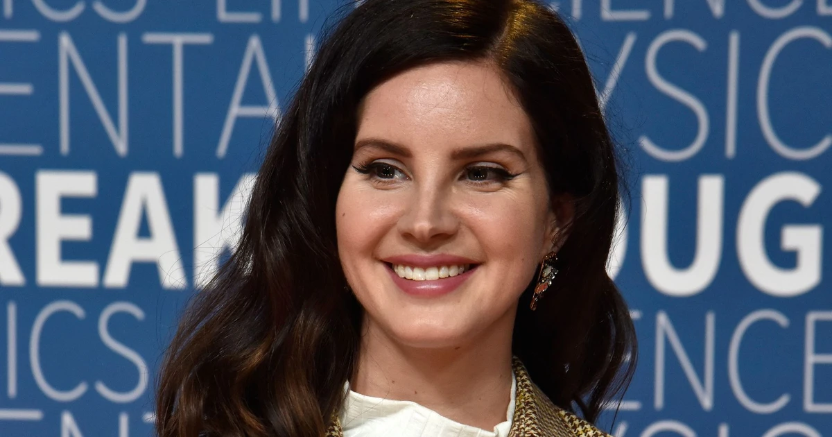 Lana Del Rey Promotes New Album - Only One Billboard In Ex's Hometown Lana Del Rey Promotes New Album - Only One Billboard In Ex's Hometown